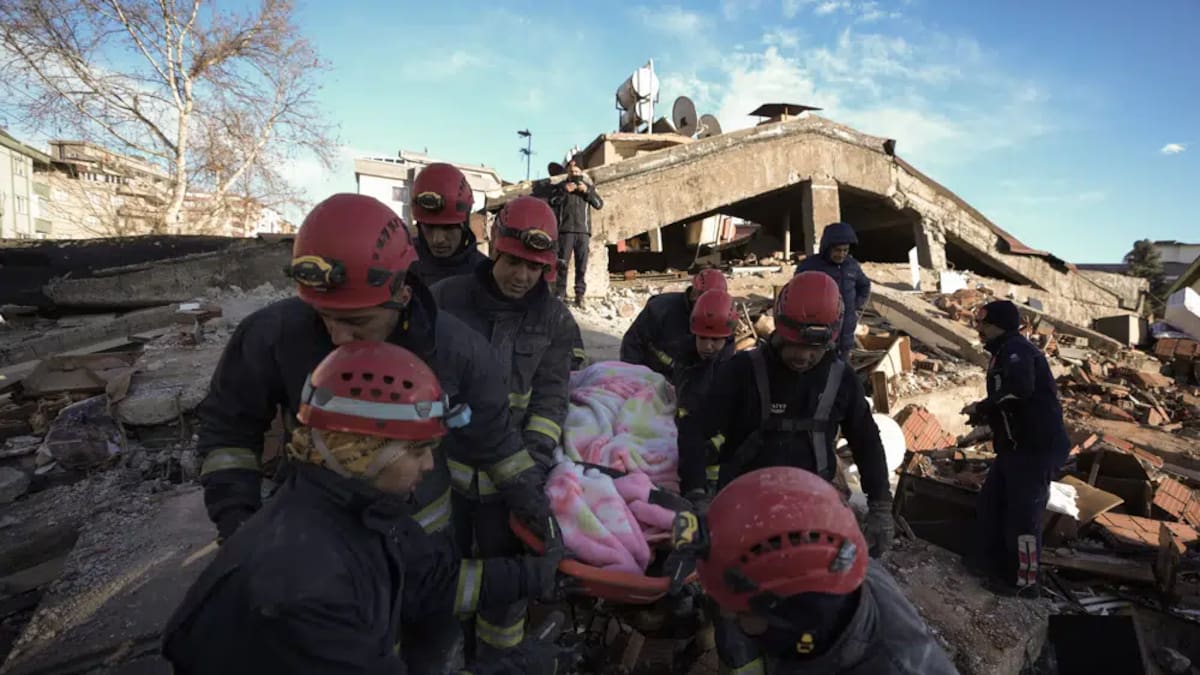 Fears Grow For Untold Numbers Buried By Turkey Earthquake Nz Herald