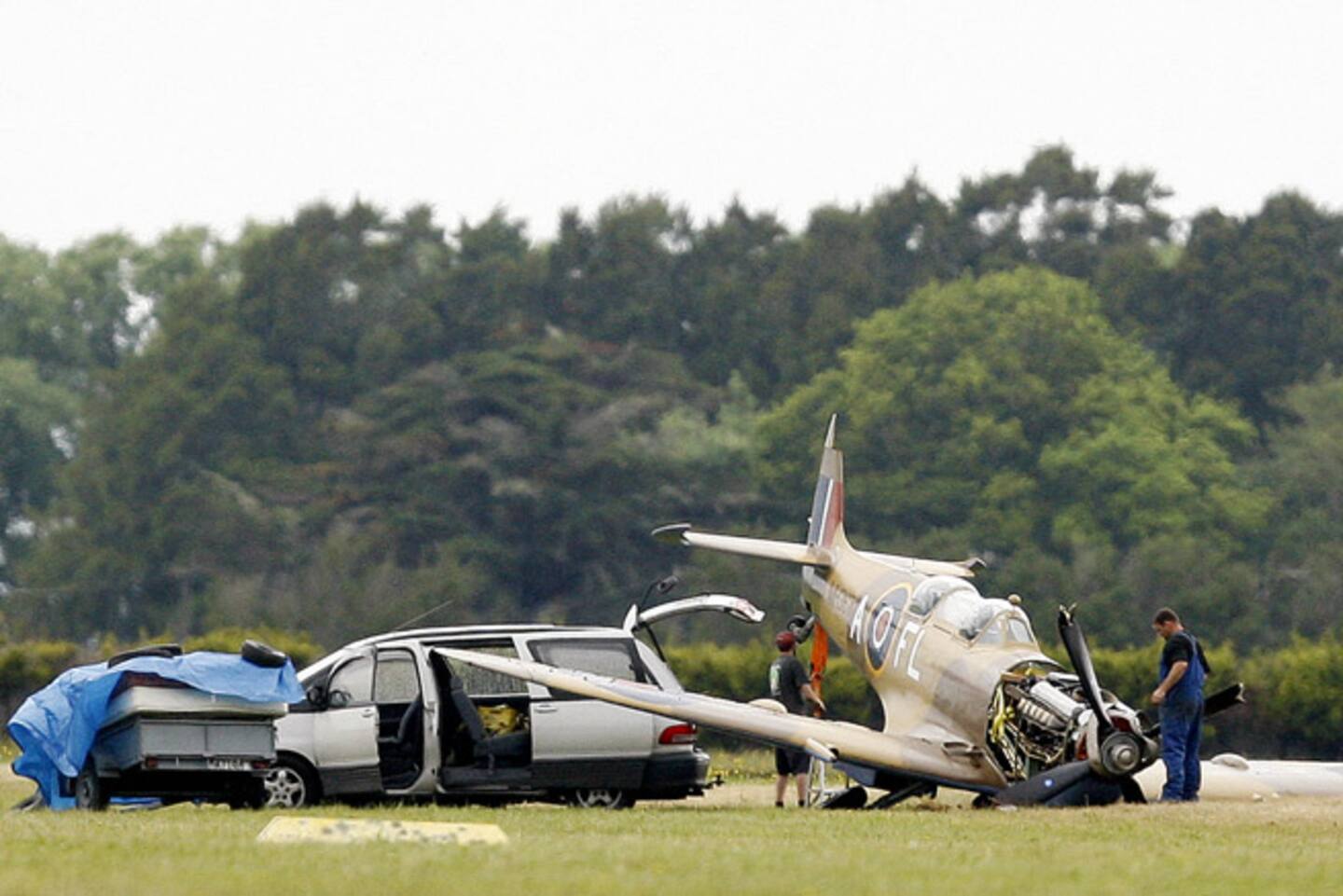 Spitfire crash landing - New Zealand News - NZ Herald