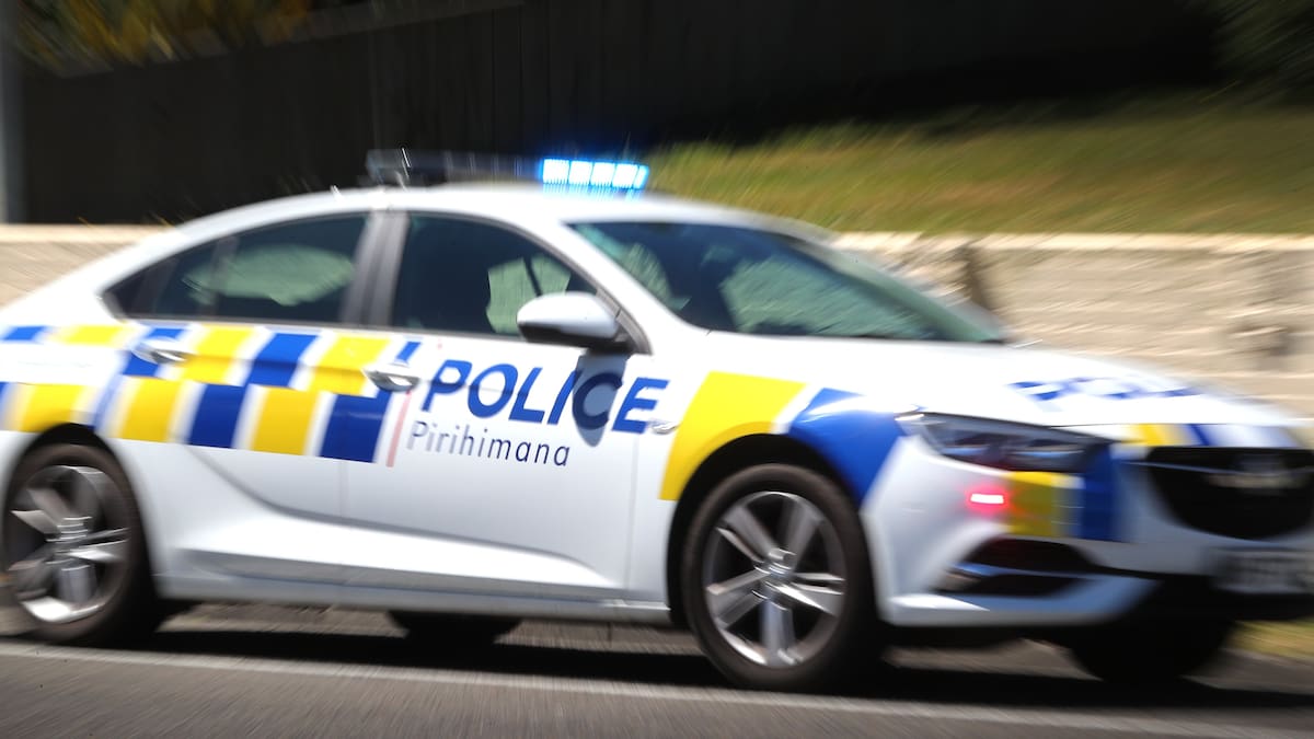 Pedestrian struck by bus in Onehunga, Auckland, taken to hospital in ... Pedestrian struck by bus in Onehunga, Auckland, taken to hospital in ...