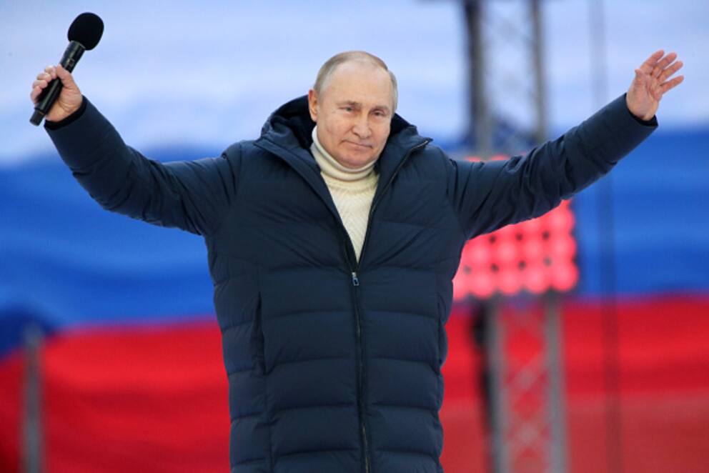 Russia Ukraine War Putin Constantly Followed By Thyroid Cancer