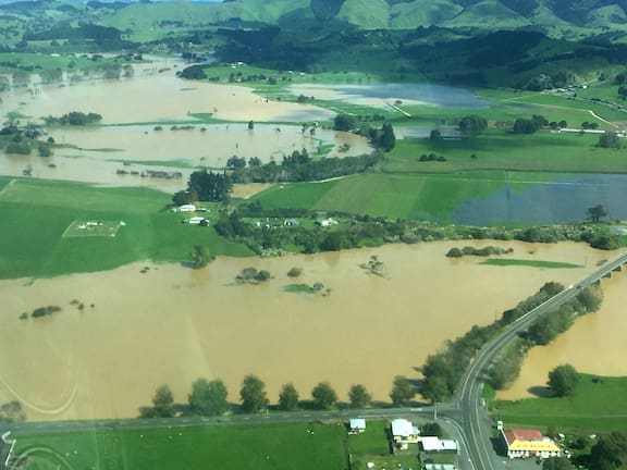 Floods follow Debbie - New Zealand News - NZ Herald