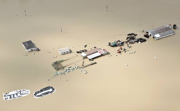 Floods follow Debbie - New Zealand News - NZ Herald